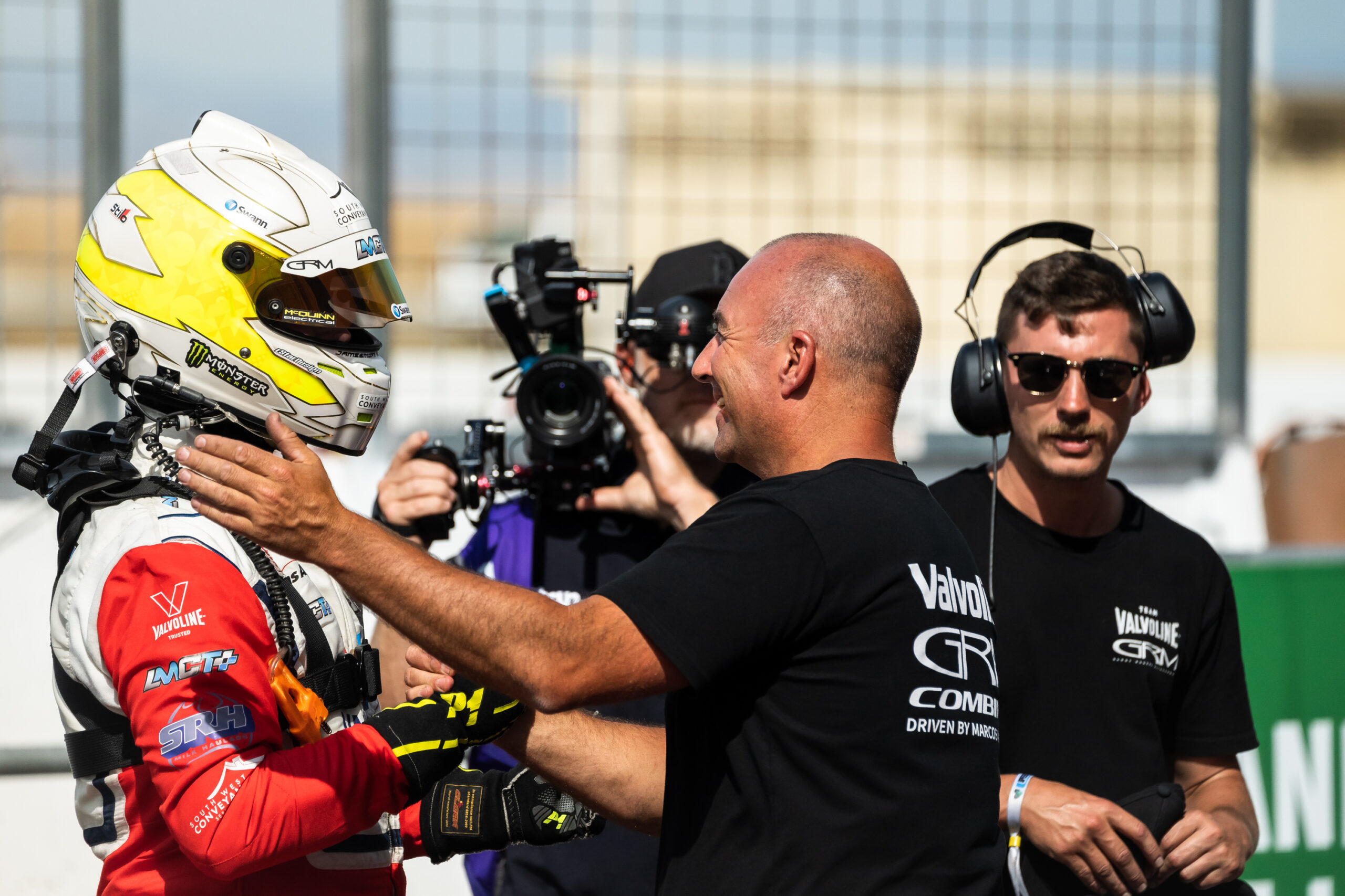 James Moffat wins shortened Race 2 in National Trans Am - Race Tasmania