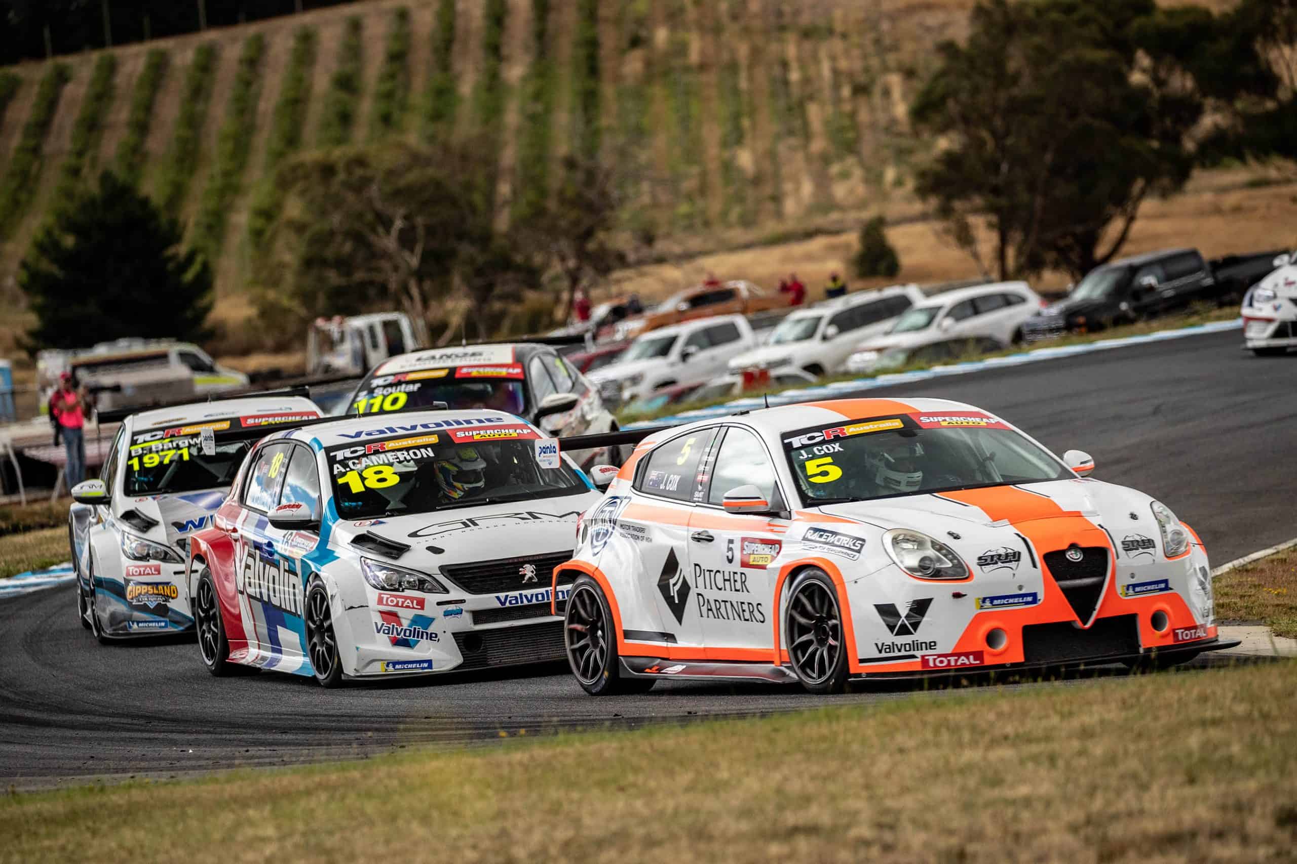 TCR drivers enjoy tight battles at Baskerville Invitational - Race Tasmania